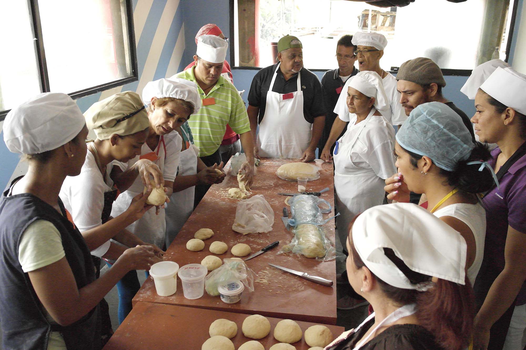 Taller de panadería es dictado en el Teatro Alameda – Fundarte