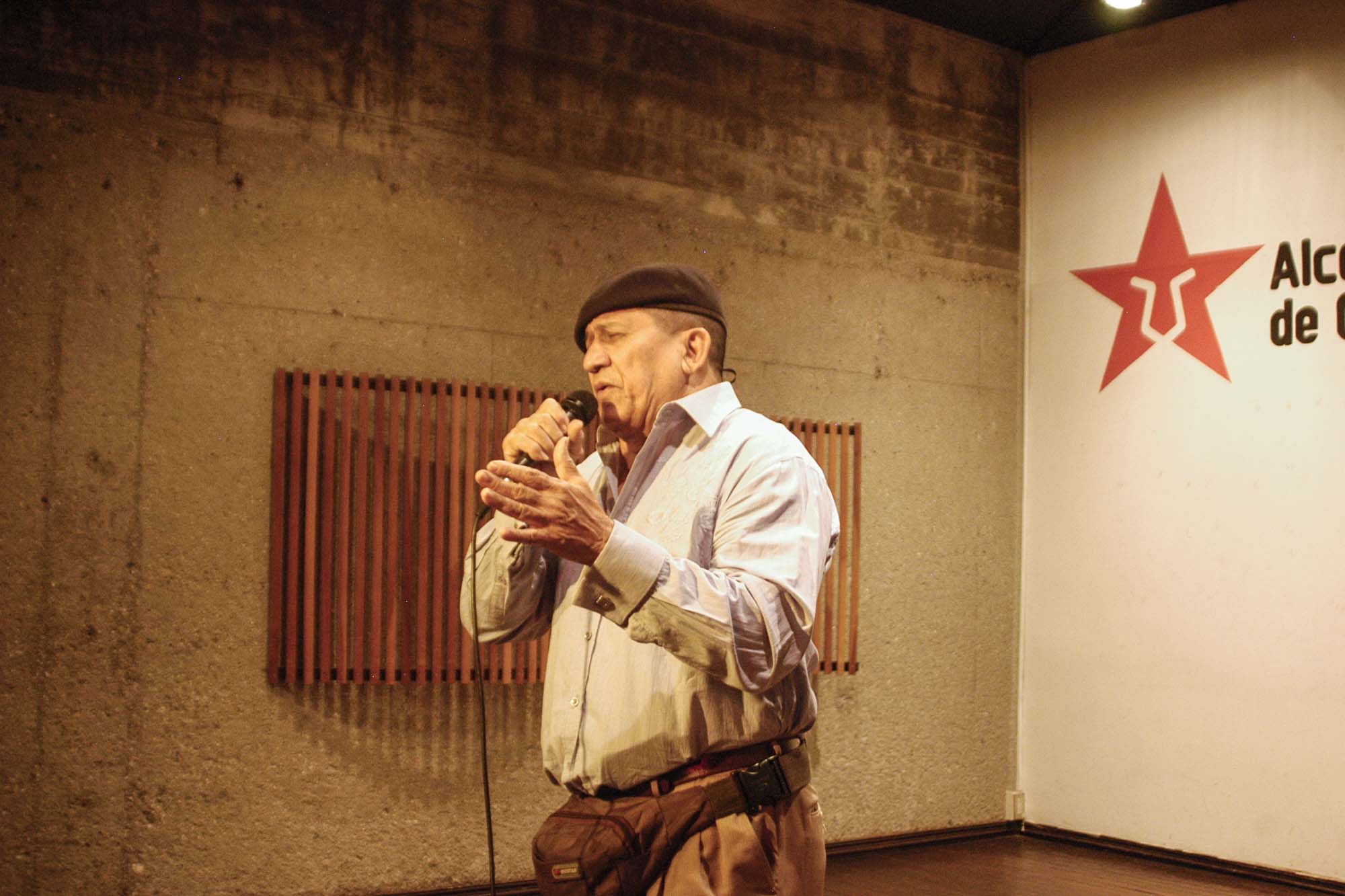 Luis Felipe Izquierdo fue homenajeado tras 25 años de canto a Gardel ...