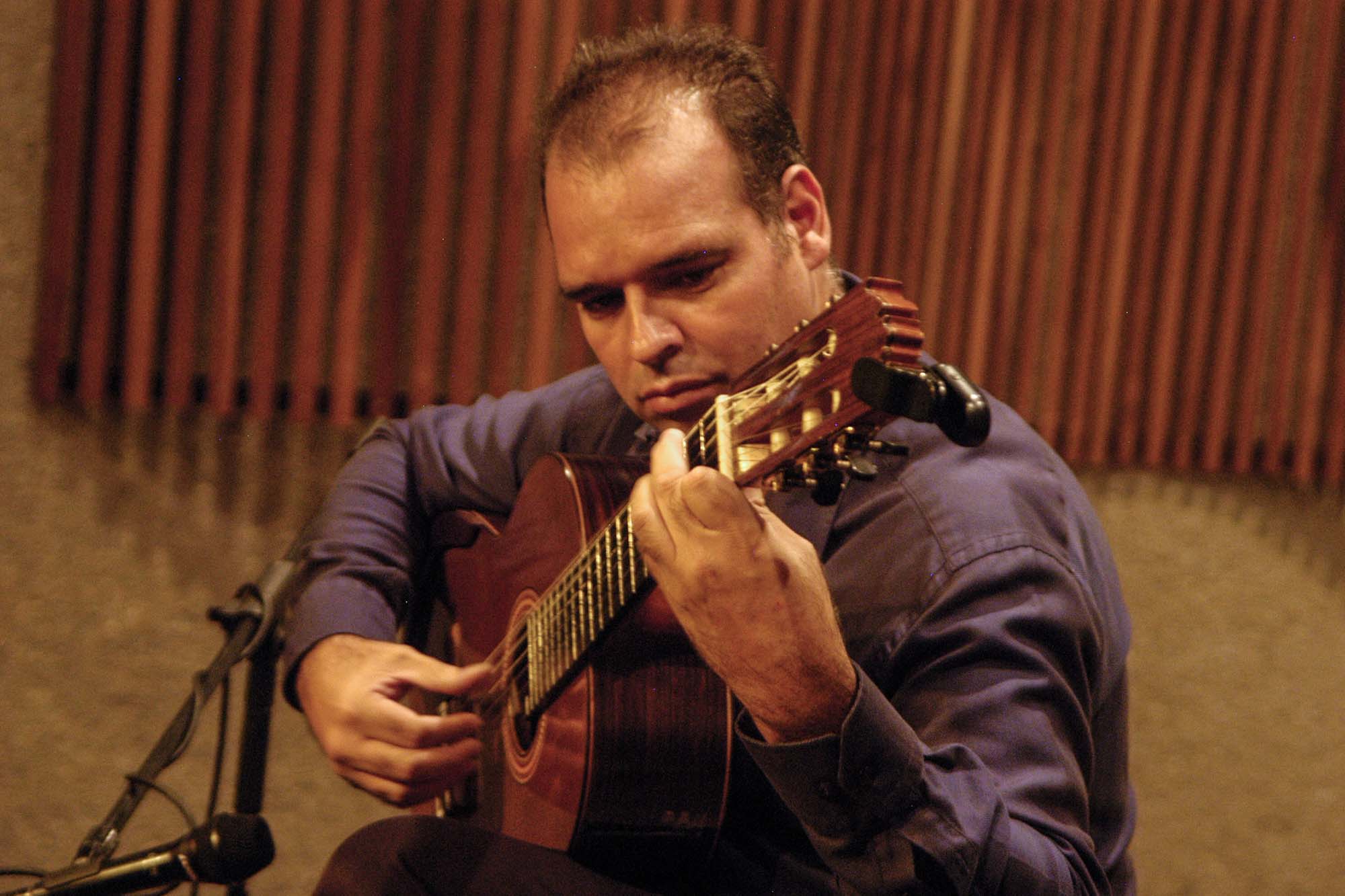 Luis Felipe Izquierdo fue homenajeado tras 25 años de canto a Gardel ...